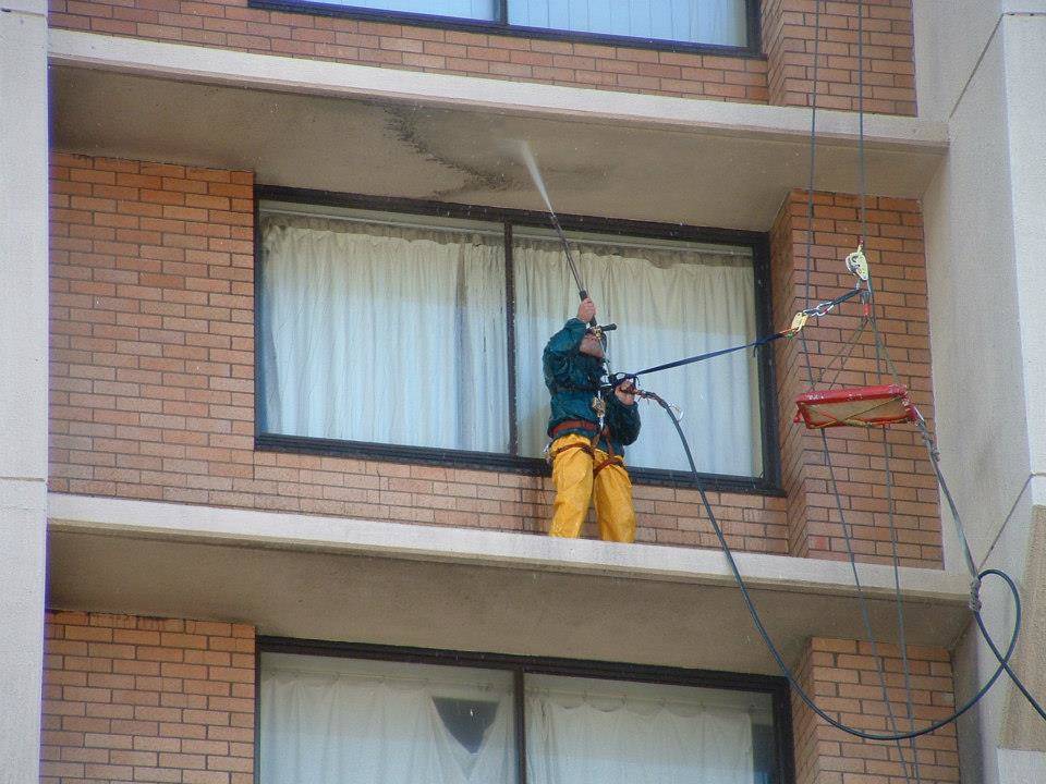 Tradesmen On Rope » Building Maintenance » Window Cleaning & Painting